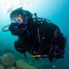 Diving Suits Technology: Unveiling the Abyss - Seafood Peddler